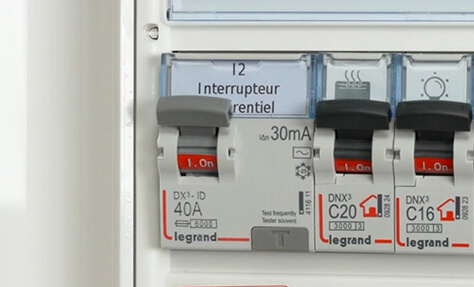 Installer un interrupteur différentiel dans mon tableau électrique - particulier | Legrand
