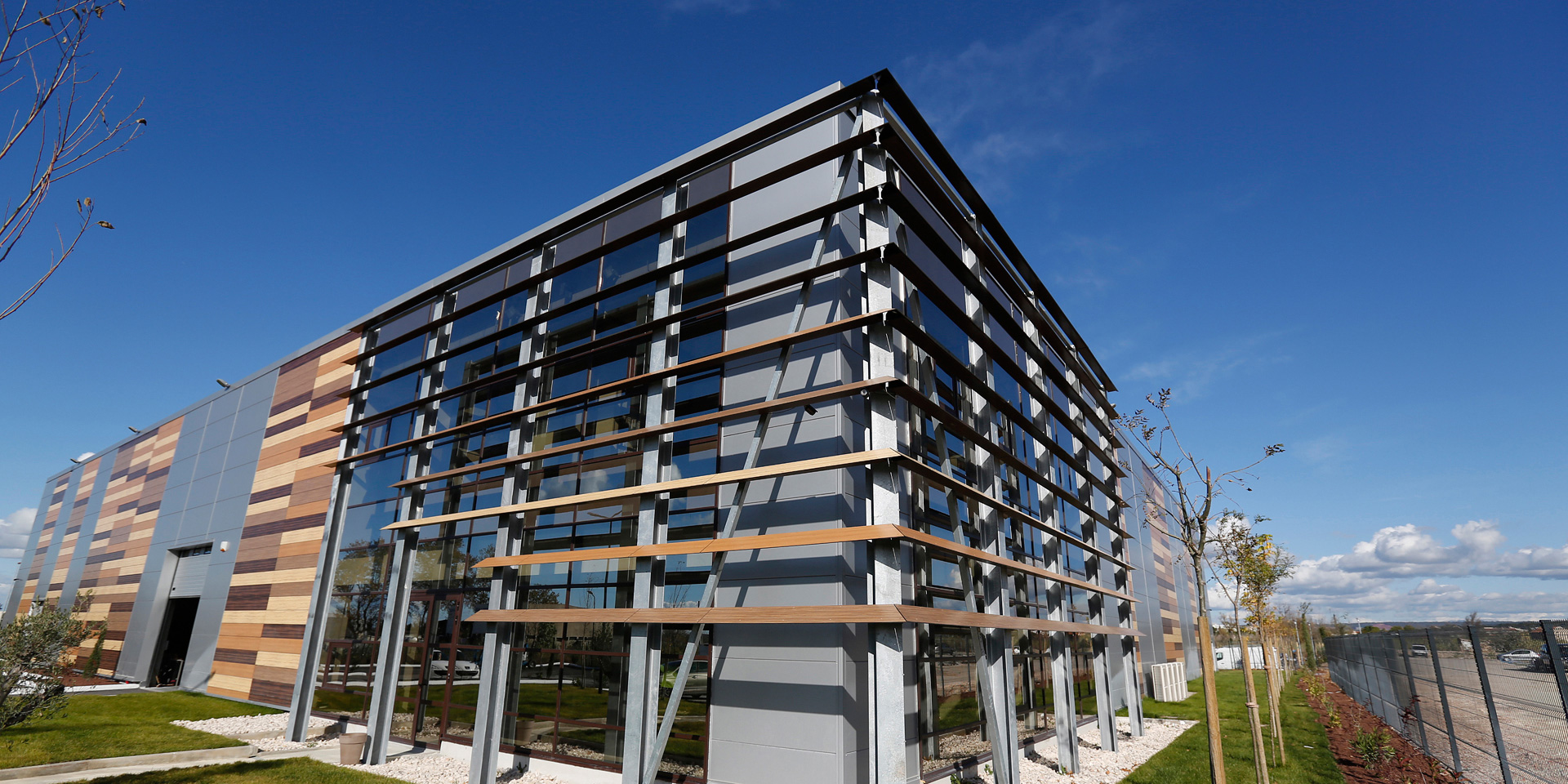 Domotique – Legrand équipe un équipementier électrique - professionnel ...