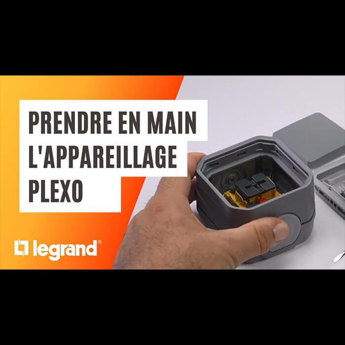 Comment ouvrir un interrupteur étanche Plexo pour garage ? - professionnel | Legrand