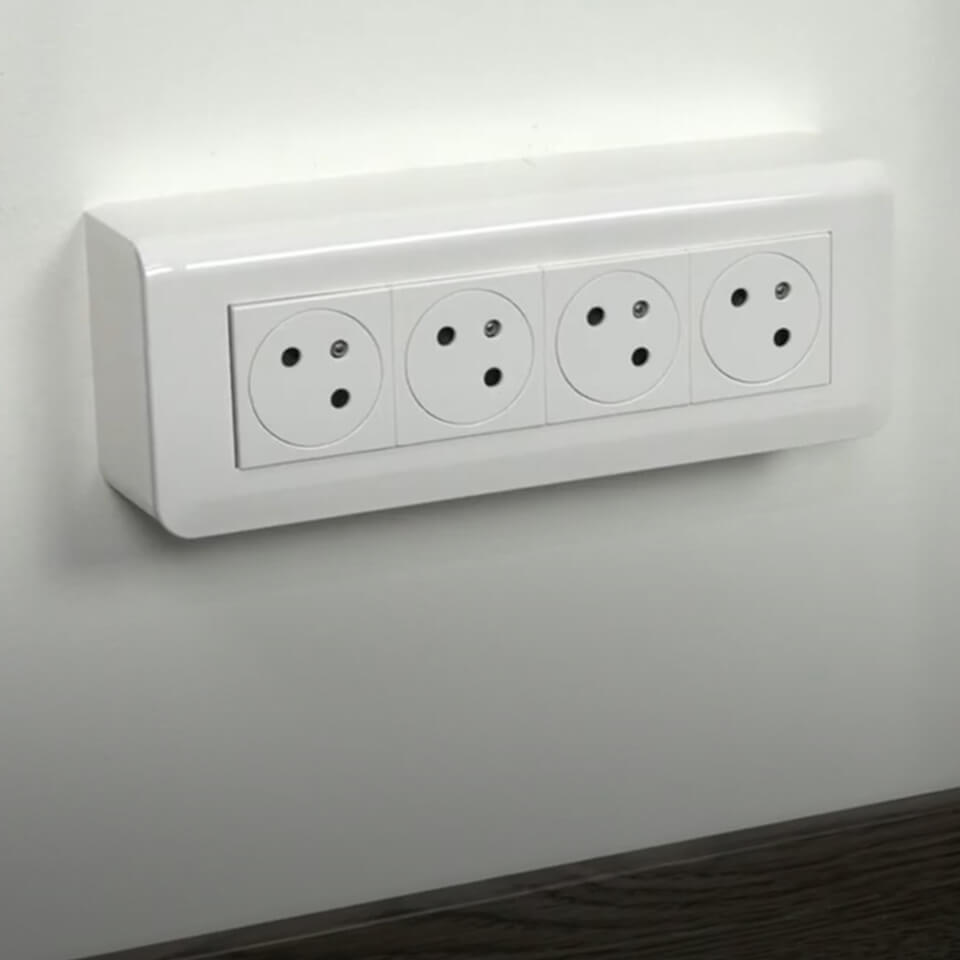 Comment remplacer une ancienne prise apparente par des prises ...